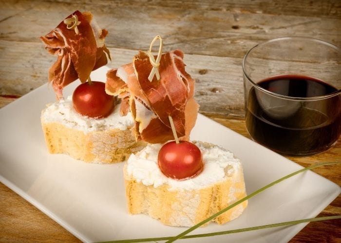 Tapas are a social Spanish tradition - InSpain.news